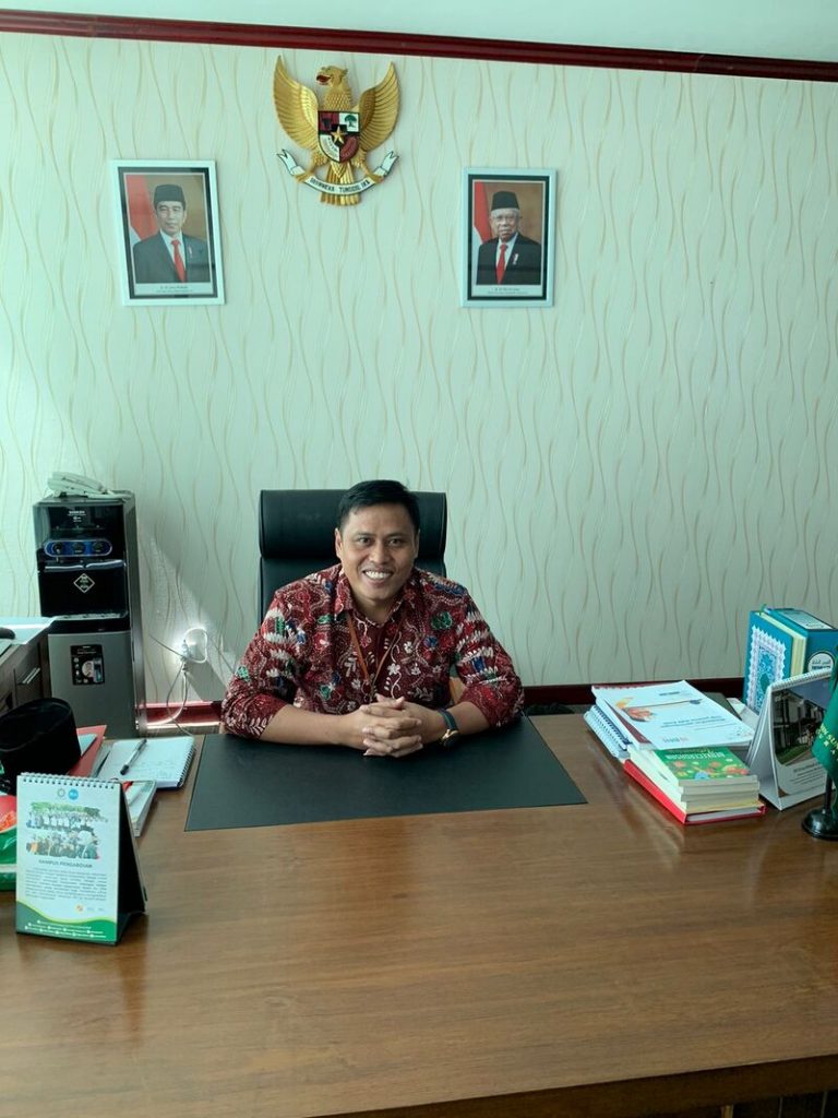 Cerita Prof Abdul Muhid, Dulu Tukang Ngepel Masjid, Kini Salah Satu ...