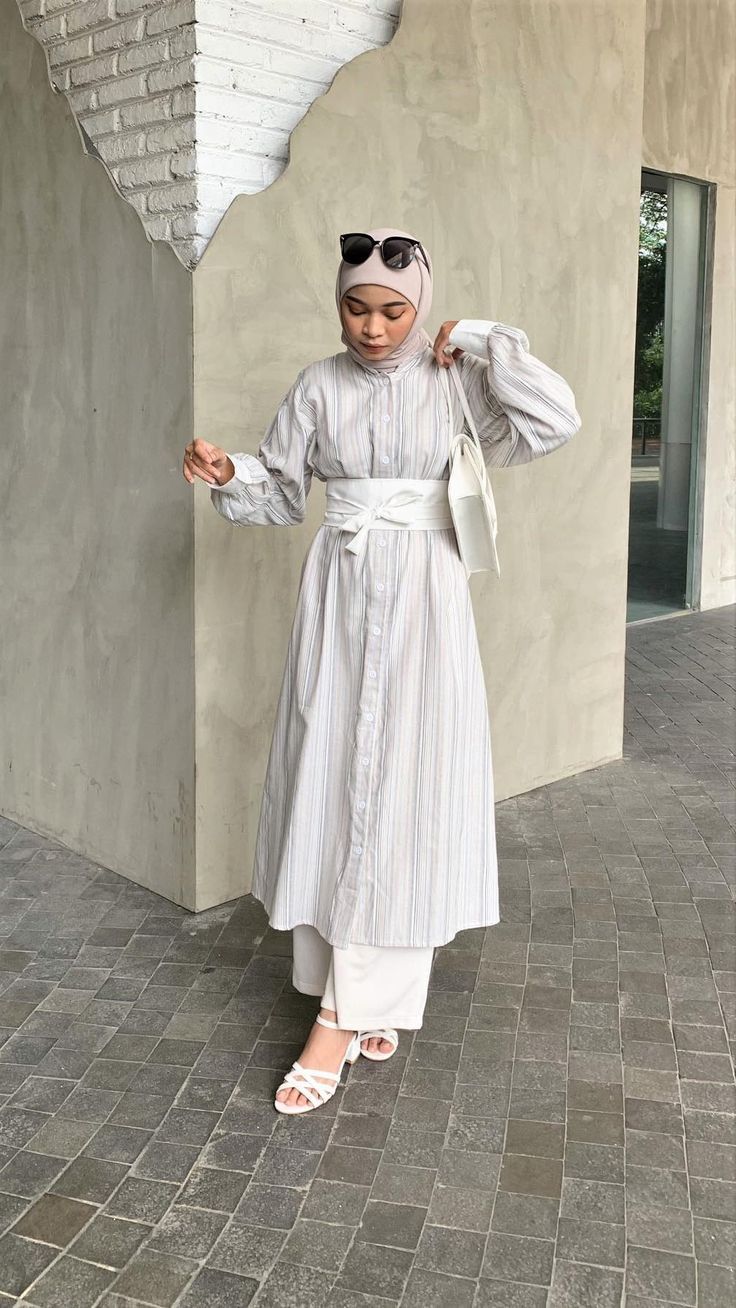 6 Model Tunik Simple Tapi Mewah, Cocok Dipakai buat Kondangan