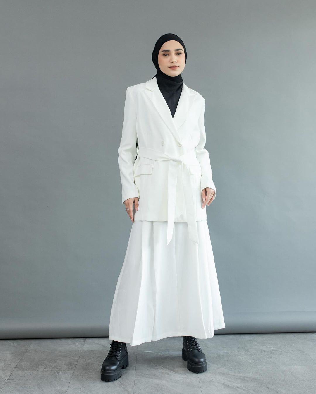 6 Model Blazer Wanita Hijab Kekinian, Bikin Penampilanmu Makin Cantik