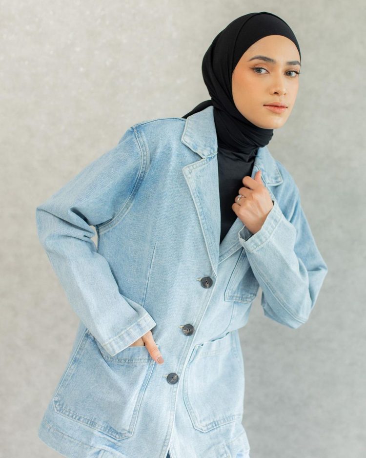 6 Model Blazer Wanita Hijab Kekinian, Bikin Penampilanmu Makin Cantik