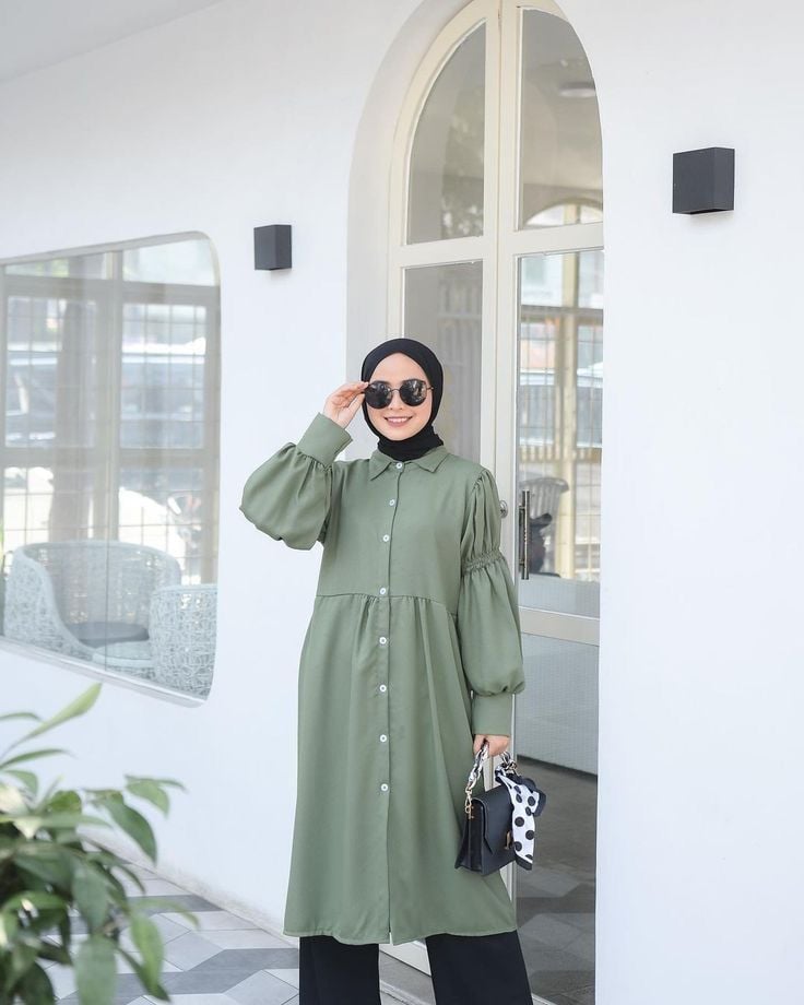 Simple dan Anti Ribet, 5 Model Tunik Polos Elegan Ini Jadi Primadona ...