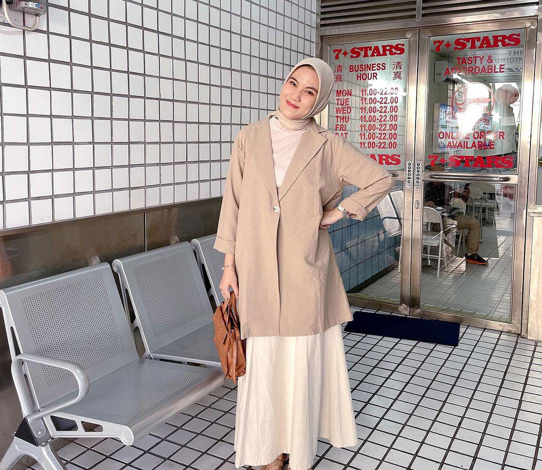 Intip 11 Inspirasi Blazer Wanita Panjang, Super Stylish dan Nyaman!