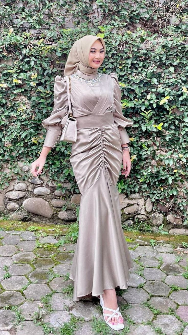 7 Model Gaun Bridesmaid Tampil Beda saat Temani Pengantin: Makin Pede ...