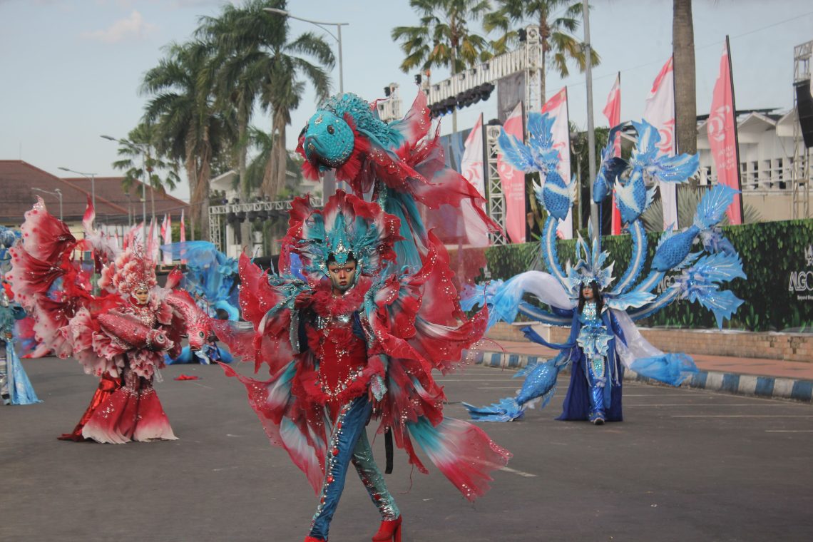 Potret Sepuluh Defile Menakjubkan dan Spektakuler di Grand Jember ...