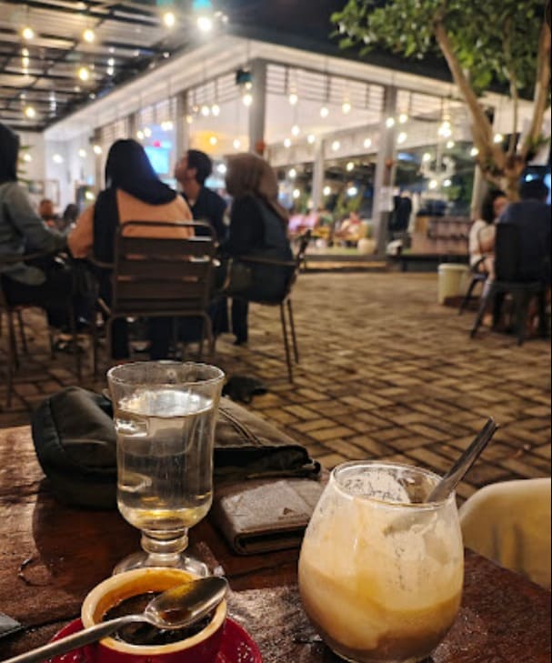 Weekend Seru di Cafe Navas Jember: Rasakan Sensasi Tempat Nongkrong ...