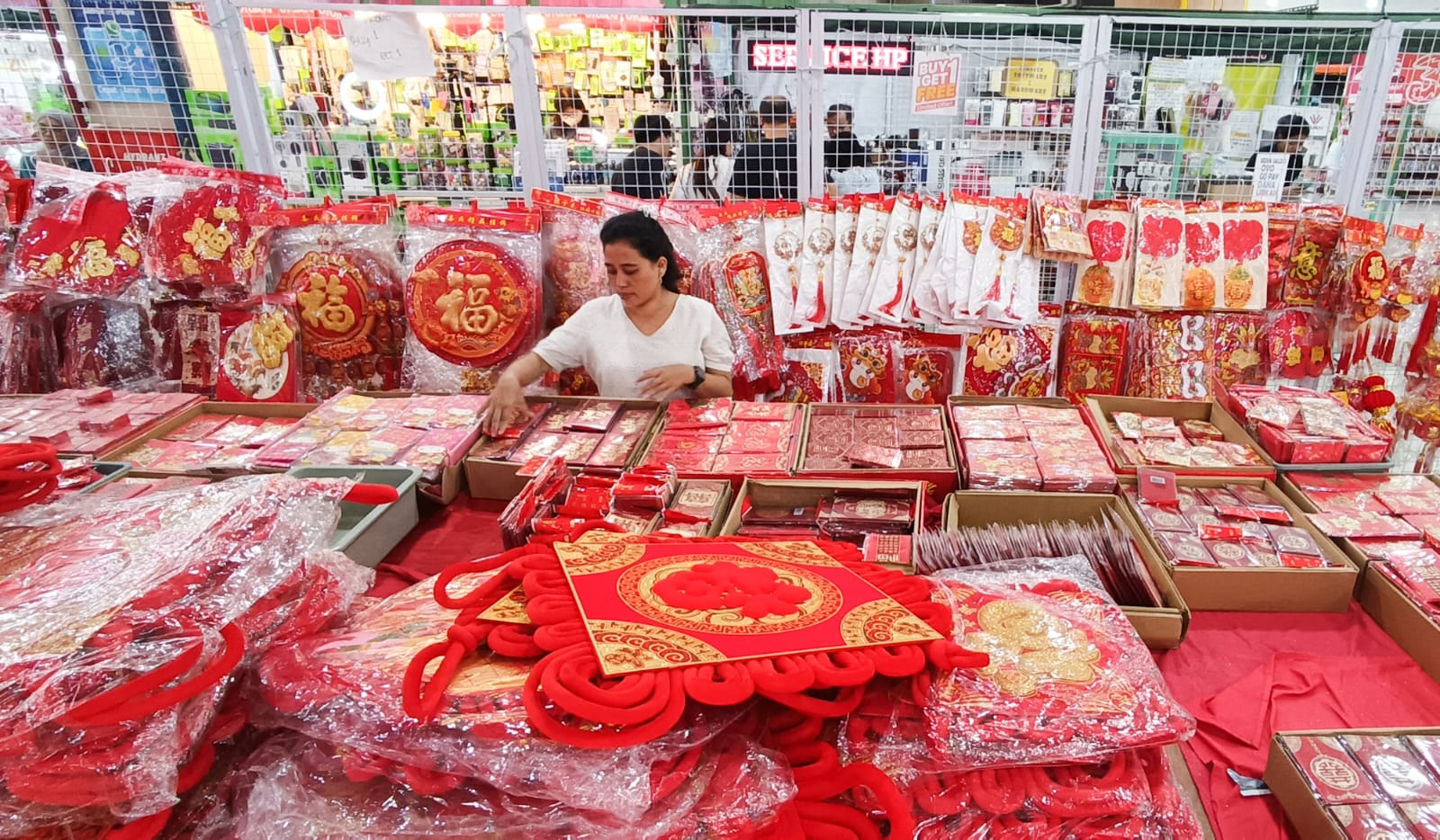 Pasar Atom Surabaya Surganya Masyarakat Pemburu Asesoris Imlek - Tugu ...